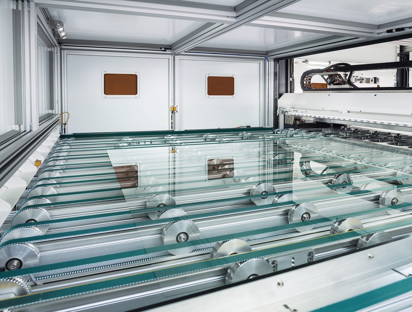 High-precision glass laser cutting | PEARL 80G laser